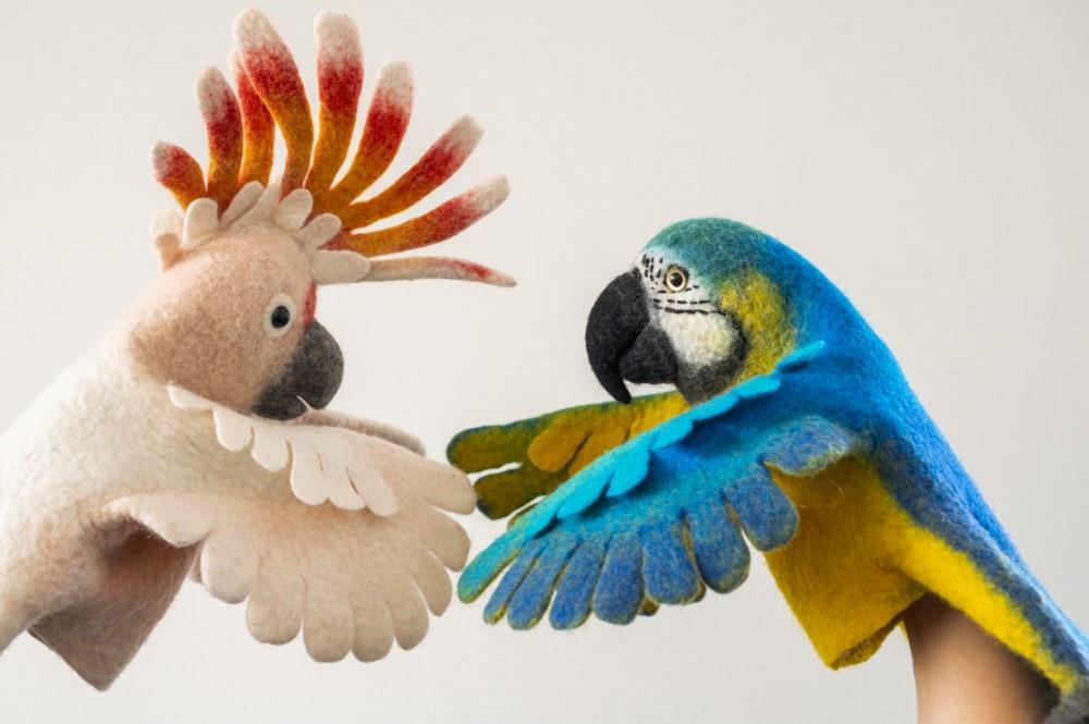 Parrot hand puppets | Vrouw Wolle - Viltacademie